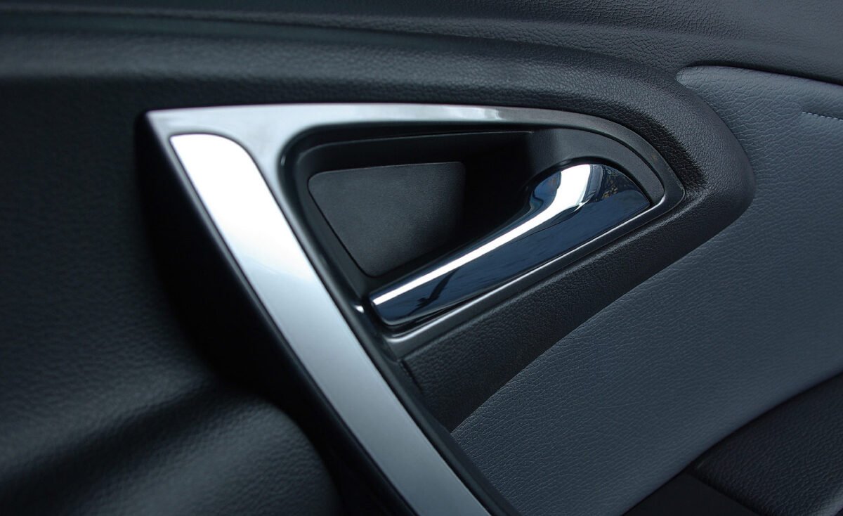 Excimer radiation-curing coatings for automotive sector